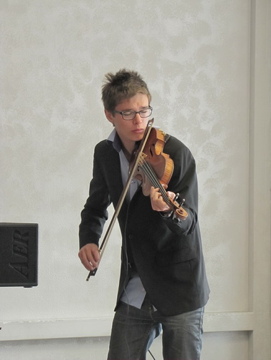 A l'initiative de Romain Zerna (violoniste, à g.), ce groupe spécialisé ...