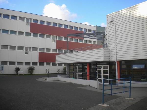 le théâtre, le cinéma-audiovisuel, la danse et la musique figurent dans ...